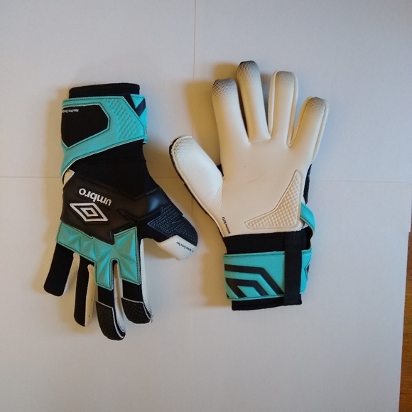 Umbro | Accessories | Umbro Neo Pro Glove Shotgun Cut 8 Black Blue ...
